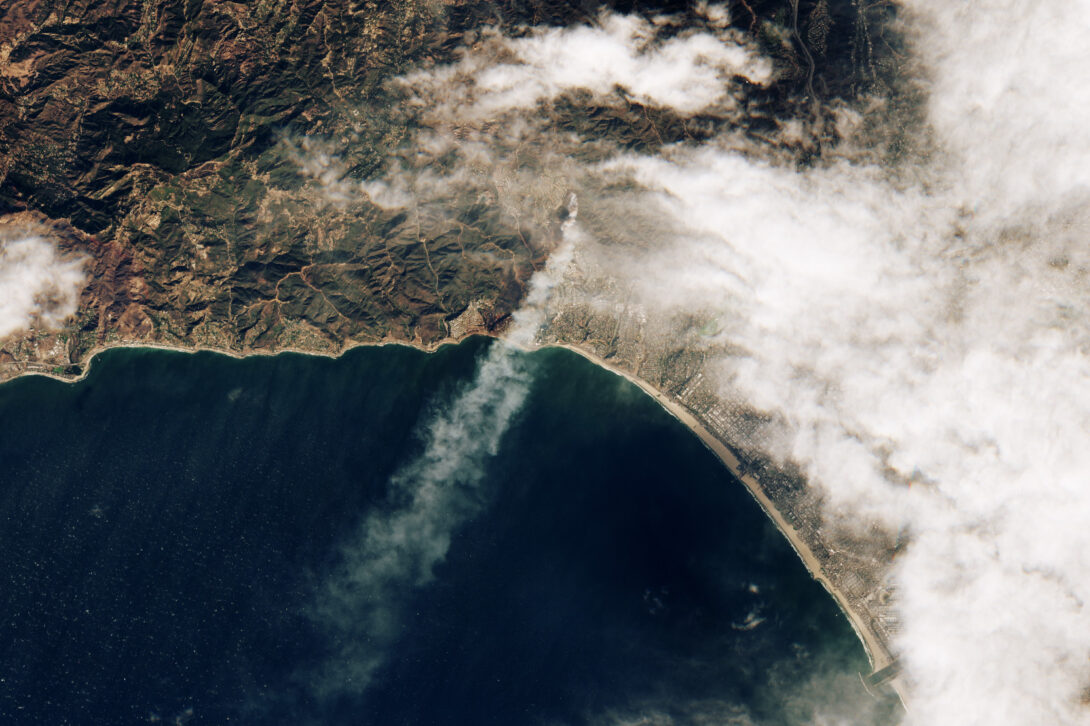 Palisades Fire Seen From Above FlowingData palisades-fire-seen-from-above-flowingdata